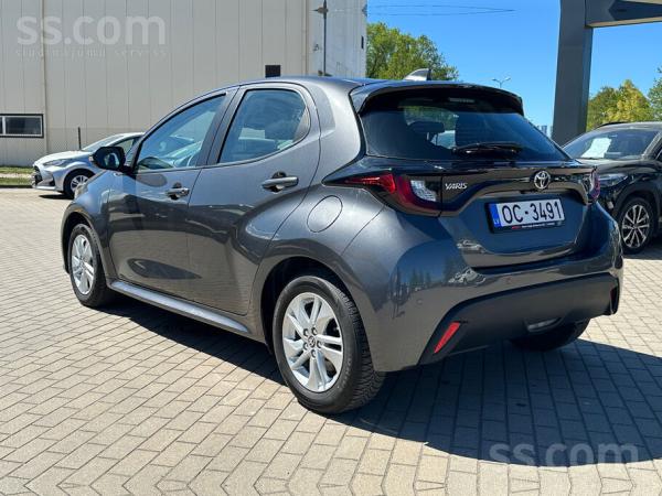 Pelēks Toyota Yaris 2025 Liepāja, ar dzinēja tilpumu 1.50 L un nobraukumu 21 tūkst. km par 19700 €, foto 3 vietnē AUTOMOTO.COM.LV