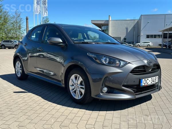Pelēks Toyota Yaris 2025 Liepāja, ar dzinēja tilpumu 1.50 L un nobraukumu 21 tūkst. km par 19700 €, foto 4 vietnē AUTOMOTO.COM.LV
