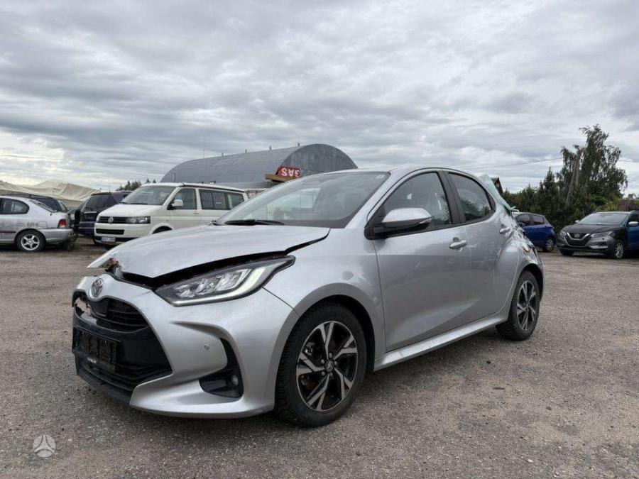 Pelēks Toyota Yaris 2025 Radviliškis, ar dzinēja tilpumu 1.49 L un nobraukumu 4 tūkst. km par 13249 €, foto 1 vietnē AUTOMOTO.COM.LV