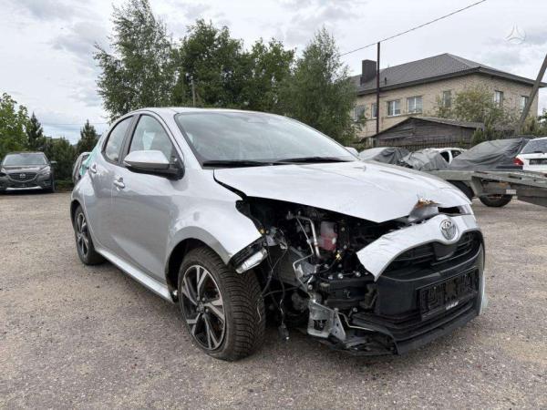 Pelēks Toyota Yaris 2025 Radviliškis, ar dzinēja tilpumu 1.49 L un nobraukumu 4 tūkst. km par 13249 €, foto 2 vietnē AUTOMOTO.COM.LV