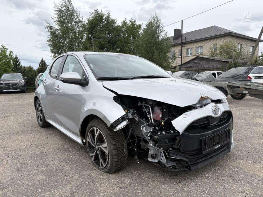 Pelēks Toyota Yaris 2025 Radviliškis, ar dzinēja tilpumu 1.49 L un nobraukumu 4 tūkst. km par 13249 €, foto 3 vietnē AUTOMOTO.COM.LV
