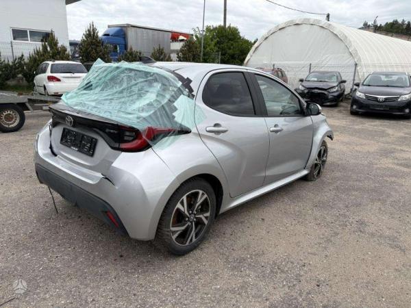 Pelēks Toyota Yaris 2025 Radviliškis, ar dzinēja tilpumu 1.49 L un nobraukumu 4 tūkst. km par 13249 €, foto 3 vietnē AUTOMOTO.COM.LV