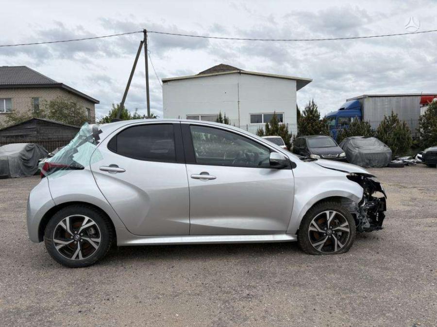 Pelēks Toyota Yaris 2025 Radviliškis, ar dzinēja tilpumu 1.49 L un nobraukumu 4 tūkst. km par 13249 €, foto 9 vietnē AUTOMOTO.COM.LV