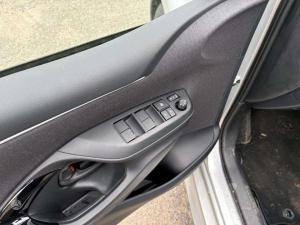 Pelēks Toyota Yaris 2025 Radviliškis, ar dzinēja tilpumu 1.49 L un nobraukumu 4 tūkst. km par 13249 €, foto 18 vietnē AUTOMOTO.COM.LV