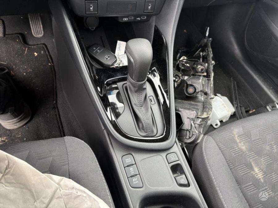 Pelēks Toyota Yaris 2025 Radviliškis, ar dzinēja tilpumu 1.49 L un nobraukumu 4 tūkst. km par 13249 €, foto 21 vietnē AUTOMOTO.COM.LV