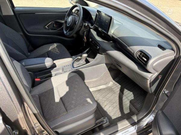 Grey Toyota Yaris 2025 in Radviliskis, with an engine capacity of 1.49 L and mileage of 8 thousand km for 18950 €, photo 9 on AUTOMOTO.COM.LV