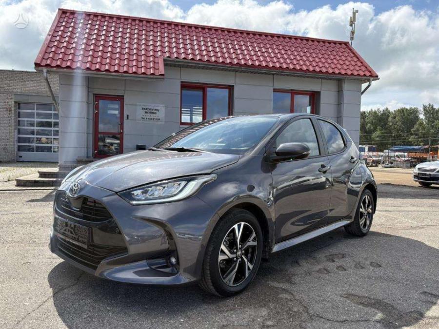 Pelēks Toyota Yaris 2025 Radviliškis, ar dzinēja tilpumu 1.49 L un nobraukumu 8 tūkst. km par 18950 €, foto 1 vietnē AUTOMOTO.COM.LV