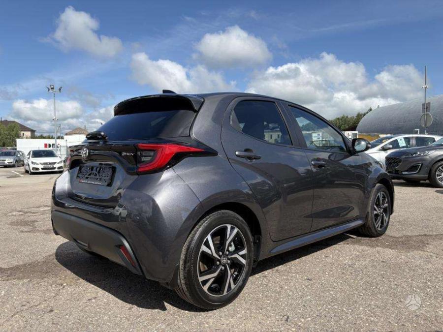 Pelēks Toyota Yaris 2025 Radviliškis, ar dzinēja tilpumu 1.49 L un nobraukumu 8 tūkst. km par 18950 €, foto 4 vietnē AUTOMOTO.COM.LV
