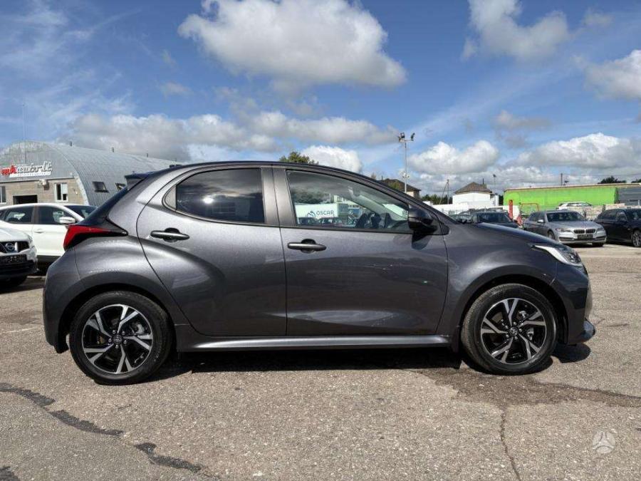 Pelēks Toyota Yaris 2025 Radviliškis, ar dzinēja tilpumu 1.49 L un nobraukumu 8 tūkst. km par 18950 €, foto 11 vietnē AUTOMOTO.COM.LV