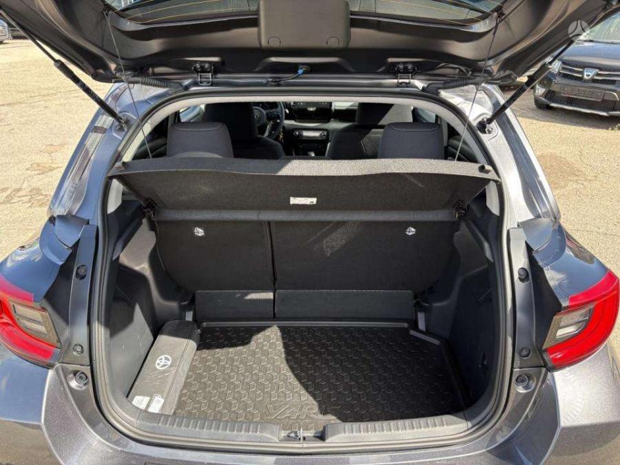 Pelēks Toyota Yaris 2025 Radviliškis, ar dzinēja tilpumu 1.49 L un nobraukumu 8 tūkst. km par 18950 €, foto 12 vietnē AUTOMOTO.COM.LV