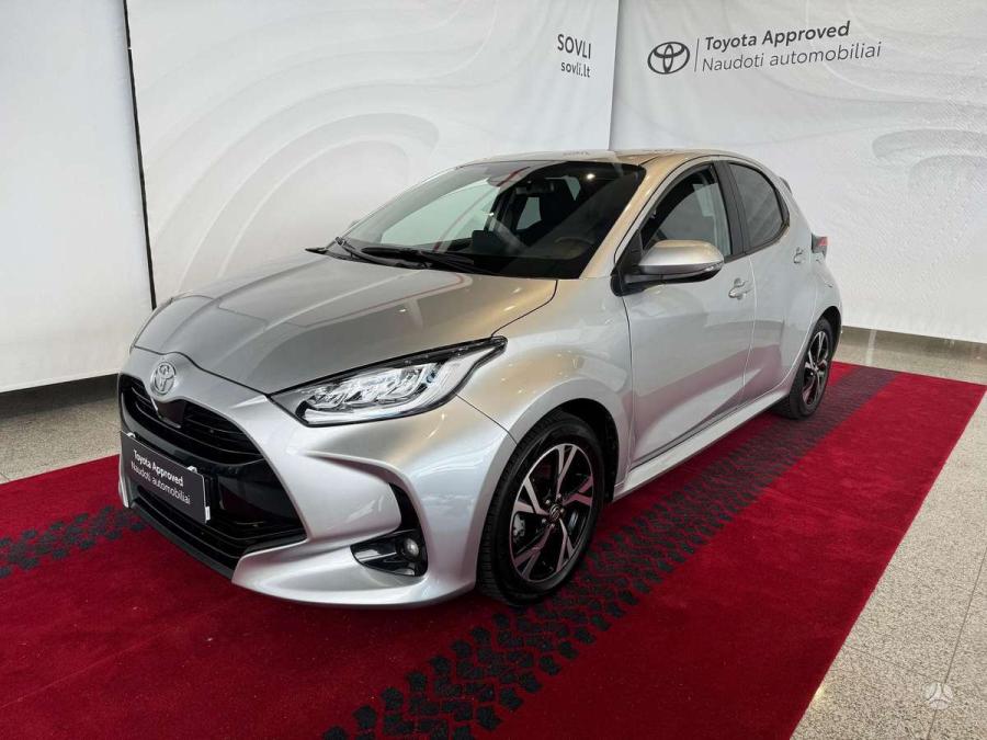 Pelēks Toyota Yaris 2025 Šauļi, ar dzinēja tilpumu 1.50 L un nobraukumu 9 tūkst. km par 21900 €, foto 1 vietnē AUTOMOTO.COM.LV