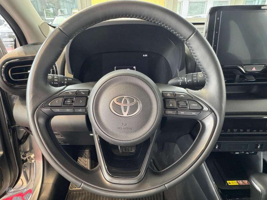 Pelēks Toyota Yaris 2025 Šauļi, ar dzinēja tilpumu 1.50 L un nobraukumu 9 tūkst. km par 21900 €, foto 14 vietnē AUTOMOTO.COM.LV