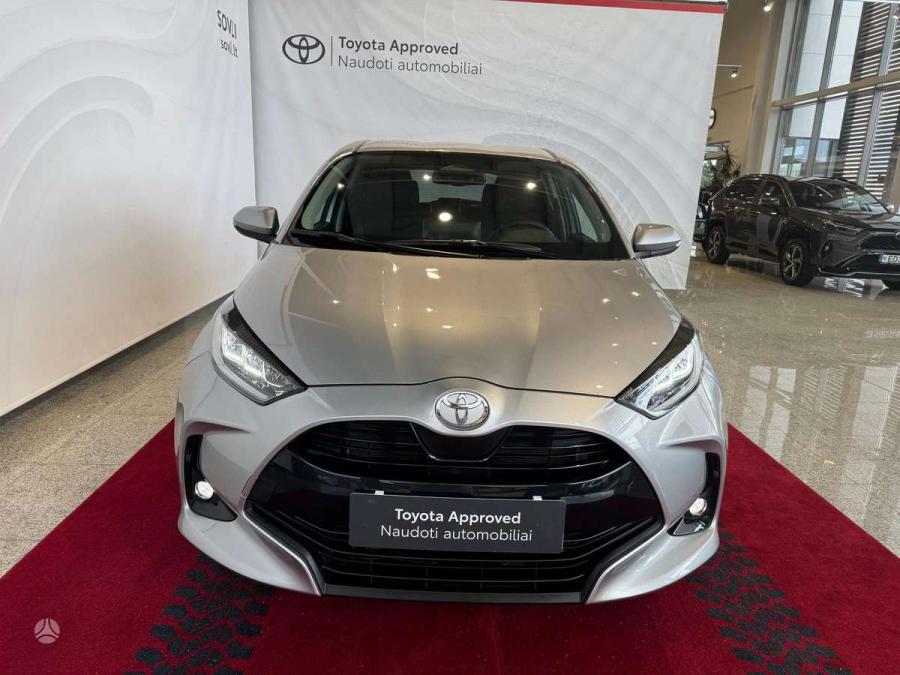 Pelēks Toyota Yaris 2025 Šauļi, ar dzinēja tilpumu 1.50 L un nobraukumu 9 tūkst. km par 21900 €, foto 4 vietnē AUTOMOTO.COM.LV