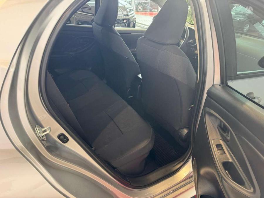 Pelēks Toyota Yaris 2025 Šauļi, ar dzinēja tilpumu 1.50 L un nobraukumu 9 tūkst. km par 21900 €, foto 25 vietnē AUTOMOTO.COM.LV