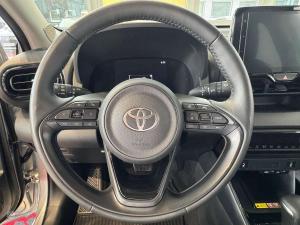 Pelēks Toyota Yaris 2025 Šauļi, ar dzinēja tilpumu 1.50 L un nobraukumu 9 tūkst. km par 21900 €, foto 13 vietnē AUTOMOTO.COM.LV