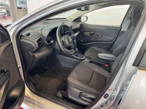 Pelēks Toyota Yaris 2025 Šauļi, ar dzinēja tilpumu 1.50 L un nobraukumu 9 tūkst. km par 21900 €, foto 20 vietnē AUTOMOTO.COM.LV