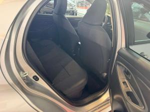 Pelēks Toyota Yaris 2025 Šauļi, ar dzinēja tilpumu 1.50 L un nobraukumu 9 tūkst. km par 21900 €, foto 26 vietnē AUTOMOTO.COM.LV