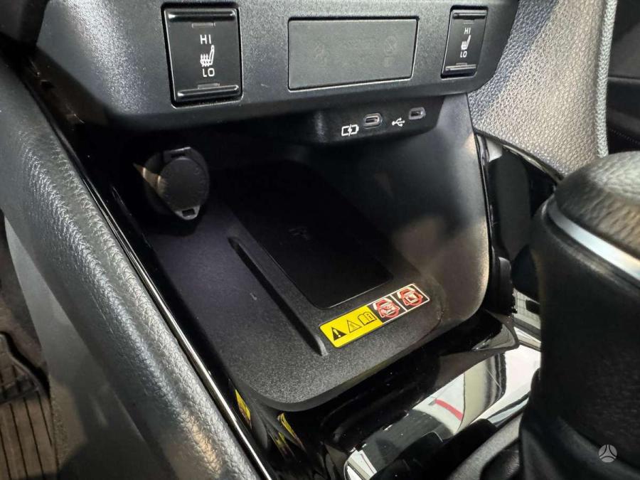 Pelēks Toyota Yaris 2025 Šauļi, ar dzinēja tilpumu 1.50 L un nobraukumu 9 tūkst. km par 21900 €, foto 36 vietnē AUTOMOTO.COM.LV