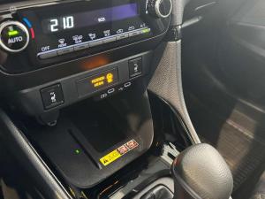 Pelēks Toyota Yaris 2025 Šauļi, ar dzinēja tilpumu 1.50 L un nobraukumu 9 tūkst. km par 21900 €, foto 42 vietnē AUTOMOTO.COM.LV