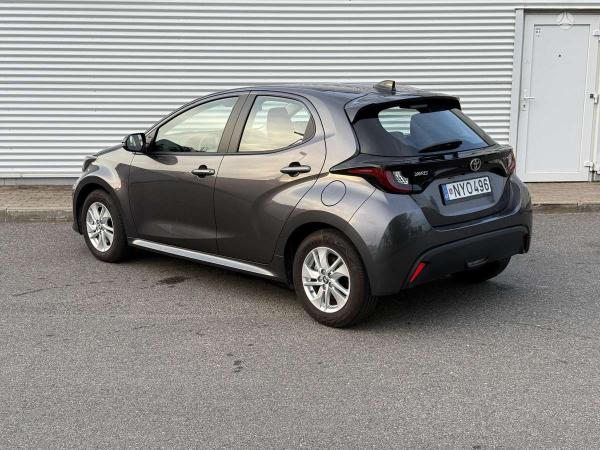 Grey Toyota Yaris 2025 in Vilnius, with an engine capacity of 1.49 L and mileage of 8 thousand km for 20480 €, photo 4 on AUTOMOTO.COM.LV