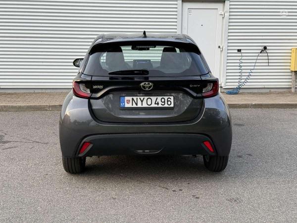 Grey Toyota Yaris 2025 in Vilnius, with an engine capacity of 1.49 L and mileage of 8 thousand km for 20480 €, photo 6 on AUTOMOTO.COM.LV