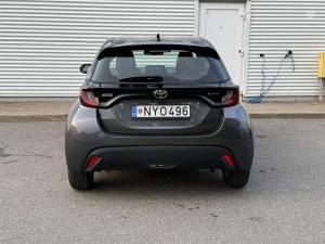 Grey Toyota Yaris 2025 in Vilnius, with an engine capacity of 1.49 L and mileage of 8 thousand km for 20480 €, photo 7 on AUTOMOTO.COM.LV