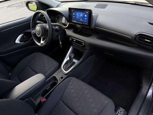 Grey Toyota Yaris 2025 in Vilnius, with an engine capacity of 1.49 L and mileage of 8 thousand km for 20480 €, photo 8 on AUTOMOTO.COM.LV