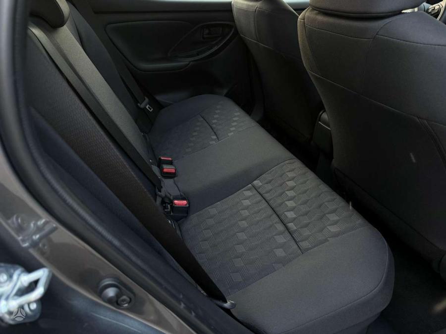 Grey Toyota Yaris 2025 in Vilnius, with an engine capacity of 1.49 L and mileage of 8 thousand km for 20480 €, photo 12 on AUTOMOTO.COM.LV