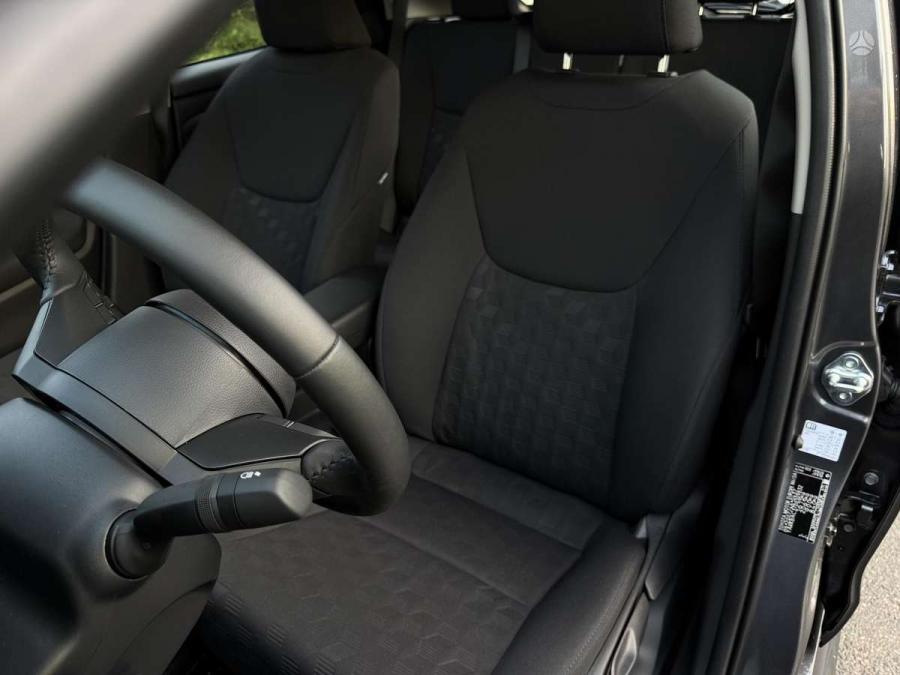 Grey Toyota Yaris 2025 in Vilnius, with an engine capacity of 1.49 L and mileage of 8 thousand km for 20480 €, photo 13 on AUTOMOTO.COM.LV