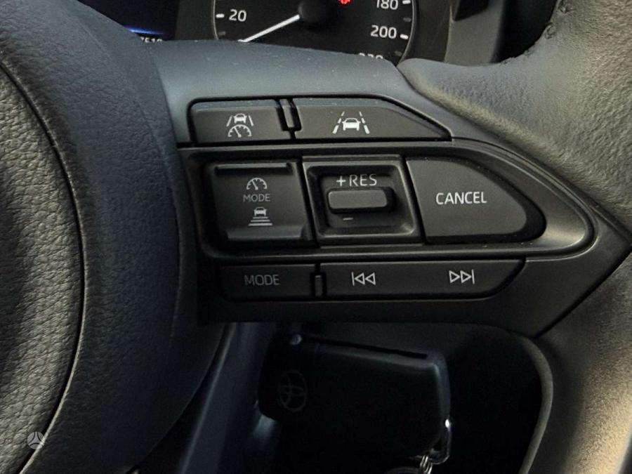 Grey Toyota Yaris 2025 in Vilnius, with an engine capacity of 1.49 L and mileage of 8 thousand km for 20480 €, photo 17 on AUTOMOTO.COM.LV
