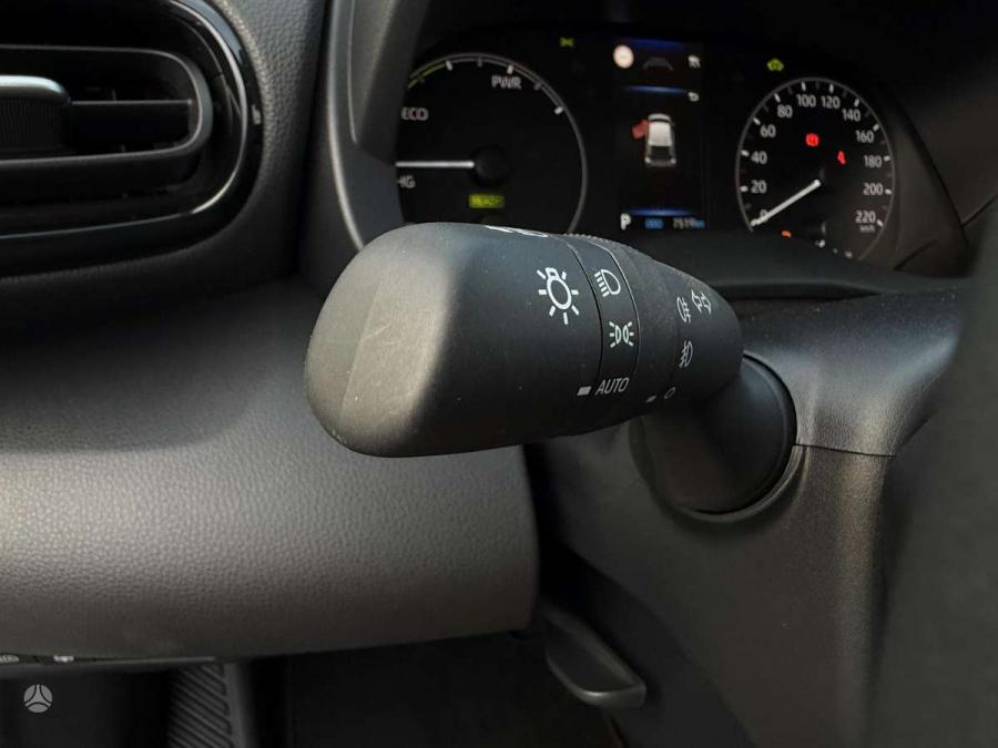 Grey Toyota Yaris 2025 in Vilnius, with an engine capacity of 1.49 L and mileage of 8 thousand km for 20480 €, photo 18 on AUTOMOTO.COM.LV