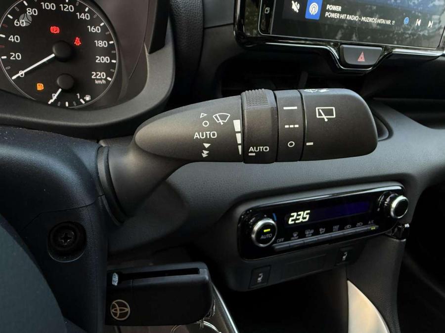 Grey Toyota Yaris 2025 in Vilnius, with an engine capacity of 1.49 L and mileage of 8 thousand km for 20480 €, photo 19 on AUTOMOTO.COM.LV