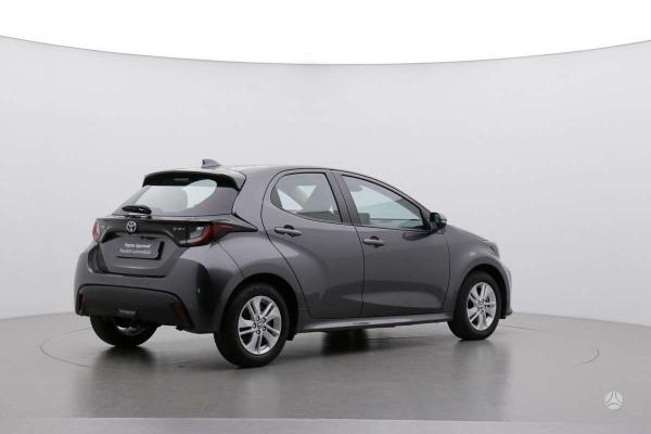 Pelēks Toyota Yaris 2025 Viļņa, ar dzinēja tilpumu 1.49 L un nobraukumu 34 tūkst. km par 21900 €, foto 3 vietnē AUTOMOTO.COM.LV