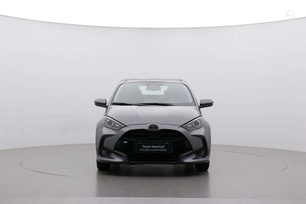 Grey Toyota Yaris 2025 in Vilnius, with an engine capacity of 1.49 L and mileage of 33 thousand km for 19990 €, photo 6 on AUTOMOTO.COM.LV