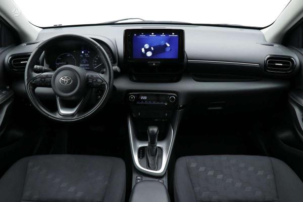 Grey Toyota Yaris 2025 in Vilnius, with an engine capacity of 1.49 L and mileage of 33 thousand km for 19990 €, photo 7 on AUTOMOTO.COM.LV
