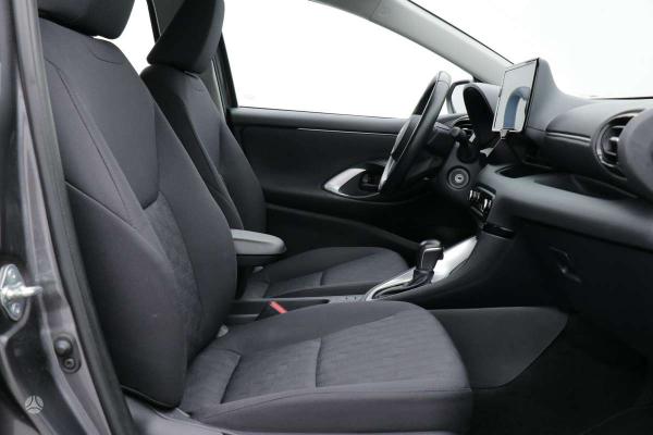 Grey Toyota Yaris 2025 in Vilnius, with an engine capacity of 1.49 L and mileage of 33 thousand km for 19990 €, photo 9 on AUTOMOTO.COM.LV