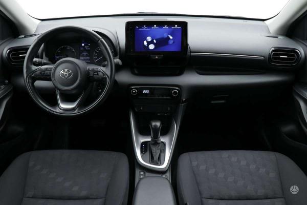 Grey Toyota Yaris 2025 in Vilnius, with an engine capacity of 1.49 L and mileage of 32 thousand km for 19990 €, photo 7 on AUTOMOTO.COM.LV