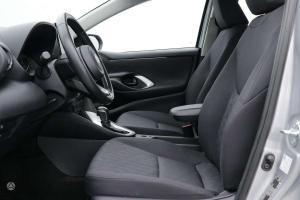 Pelēks Toyota Yaris 2025 Viļņa, ar dzinēja tilpumu 1.49 L un nobraukumu 32 tūkst. km par 19990 €, foto 13 vietnē AUTOMOTO.COM.LV