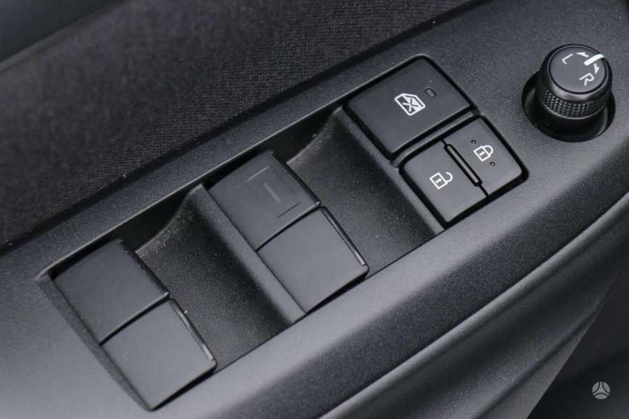 Pelēks Toyota Yaris 2025 Viļņa, ar dzinēja tilpumu 1.49 L un nobraukumu 32 tūkst. km par 19990 €, foto 25 vietnē AUTOMOTO.COM.LV