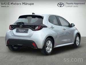 Pelēks Toyota Yaris 2025 Rīga, ar dzinēja tilpumu 1.50 L un nobraukumu 6 tūkst. km par 21990 €, foto 3 vietnē AUTOMOTO.COM.LV