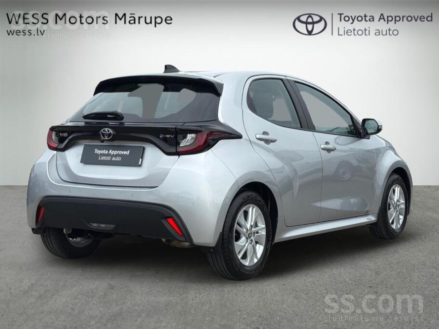 Pelēks Toyota Yaris 2025 Rīga, ar dzinēja tilpumu 1.50 L un nobraukumu 6 tūkst. km par 21990 €, foto 3 vietnē AUTOMOTO.COM.LV