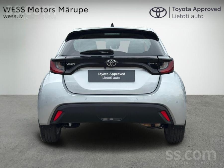 Pelēks Toyota Yaris 2025 Rīga, ar dzinēja tilpumu 1.50 L un nobraukumu 6 tūkst. km par 21990 €, foto 5 vietnē AUTOMOTO.COM.LV