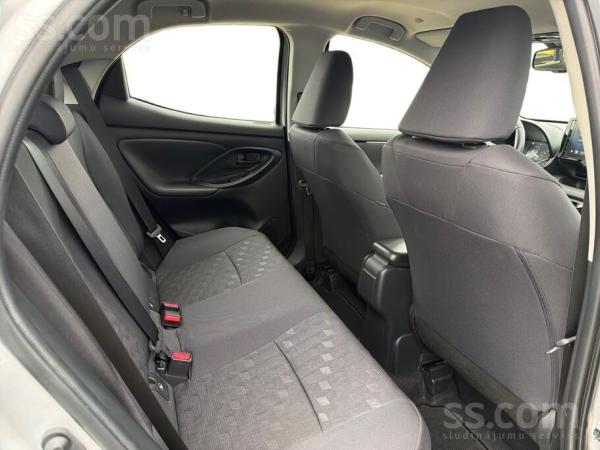 Grey Toyota Yaris 2025 in Riga, with an engine capacity of 1.50 L and mileage of 6 thousand km for 21990 €, photo 7 on AUTOMOTO.COM.LV