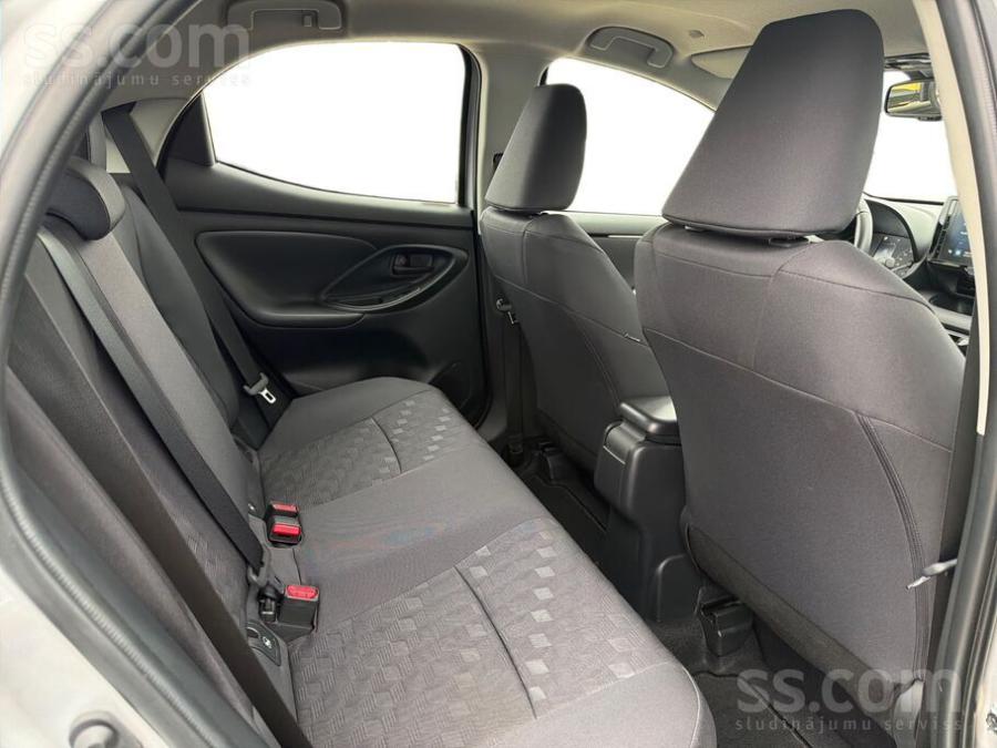 Pelēks Toyota Yaris 2025 Rīga, ar dzinēja tilpumu 1.50 L un nobraukumu 6 tūkst. km par 21990 €, foto 8 vietnē AUTOMOTO.COM.LV