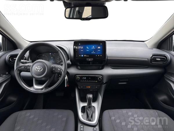 Grey Toyota Yaris 2025 in Riga, with an engine capacity of 1.50 L and mileage of 6 thousand km for 21990 €, photo 8 on AUTOMOTO.COM.LV