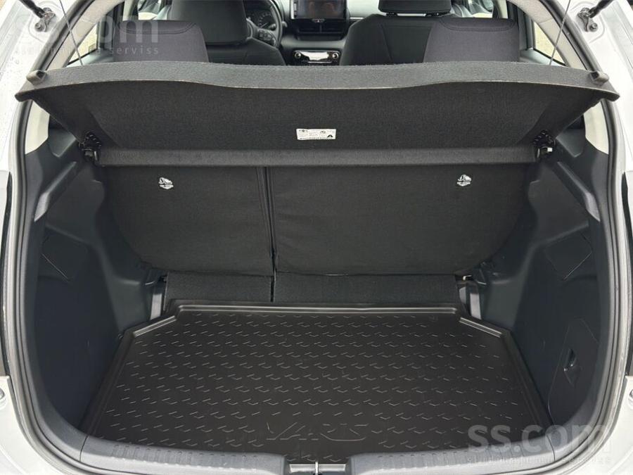 Pelēks Toyota Yaris 2025 Rīga, ar dzinēja tilpumu 1.50 L un nobraukumu 6 tūkst. km par 21990 €, foto 11 vietnē AUTOMOTO.COM.LV