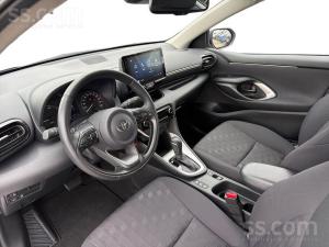 Pelēks Toyota Yaris 2025 Rīga, ar dzinēja tilpumu 1.50 L un nobraukumu 6 tūkst. km par 21990 €, foto 12 vietnē AUTOMOTO.COM.LV