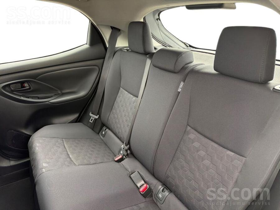 Pelēks Toyota Yaris 2025 Rīga, ar dzinēja tilpumu 1.50 L un nobraukumu 6 tūkst. km par 21990 €, foto 20 vietnē AUTOMOTO.COM.LV