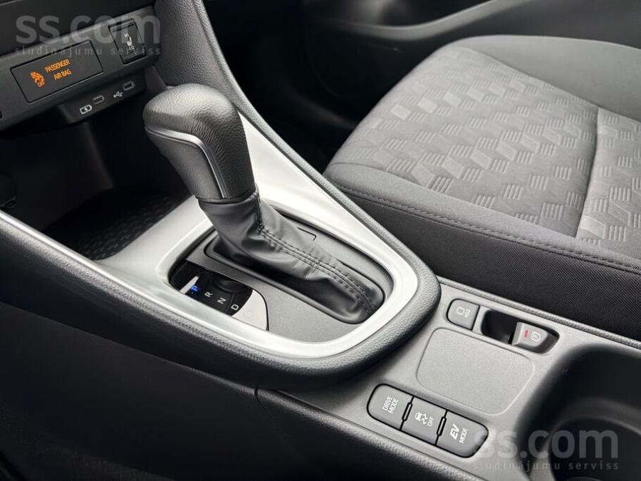 Pelēks Toyota Yaris 2025 Rīga, ar dzinēja tilpumu 1.50 L un nobraukumu 6 tūkst. km par 21990 €, foto 21 vietnē AUTOMOTO.COM.LV