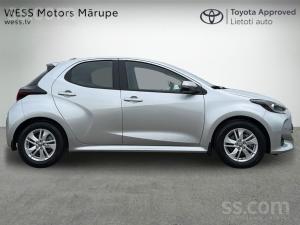 Grey Toyota Yaris 2025 in Riga, with an engine capacity of 1.50 L and mileage of 9 thousand km for 21990 €, photo 15 on AUTOMOTO.COM.LV